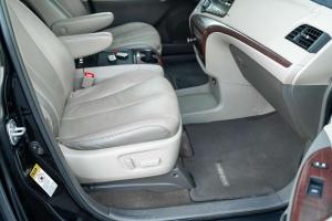 Black Toyota Sienna 2013 in Klaipeda, with an engine capacity of 3.46 L and mileage of 192 thousand km for 18000 €, photo 22 on AUTOMOTO.COM.LV