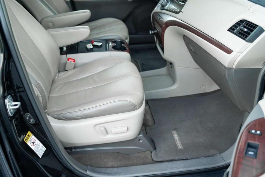 Black Toyota Sienna 2013 in Klaipeda, with an engine capacity of 3.46 L and mileage of 192 thousand km for 18000 €, photo 22 on AUTOMOTO.COM.LV