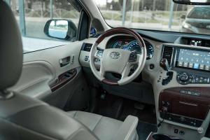Black Toyota Sienna 2013 in Klaipeda, with an engine capacity of 3.46 L and mileage of 192 thousand km for 18000 €, photo 32 on AUTOMOTO.COM.LV
