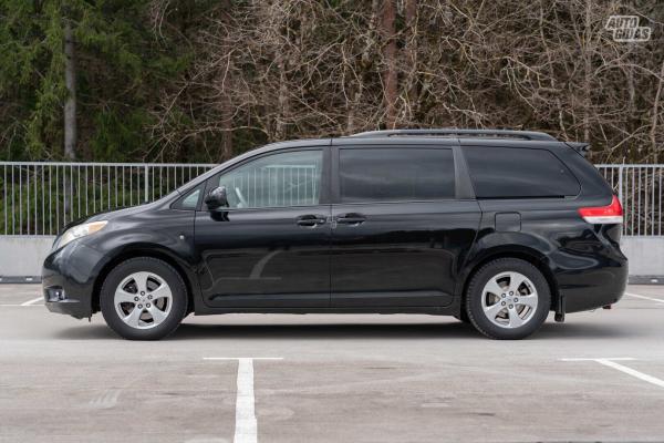 Melns Toyota Sienna 2014 Viļņa, ar dzinēja tilpumu 3.50 L un nobraukumu 235 tūkst. km par 13900 €, foto 1 vietnē AUTOMOTO.COM.LV