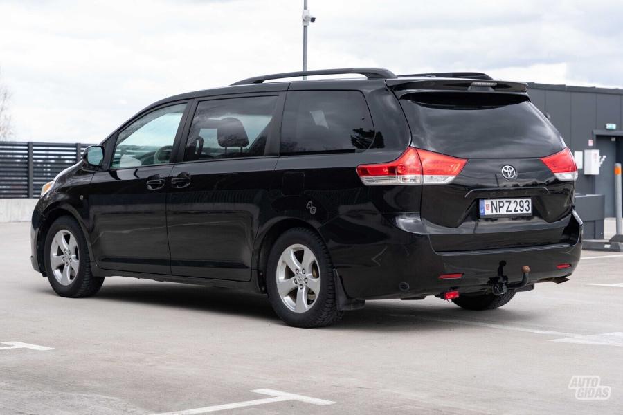 Melns Toyota Sienna 2014 Viļņa, ar dzinēja tilpumu 3.50 L un nobraukumu 235 tūkst. km par 13900 €, foto 4 vietnē AUTOMOTO.COM.LV
