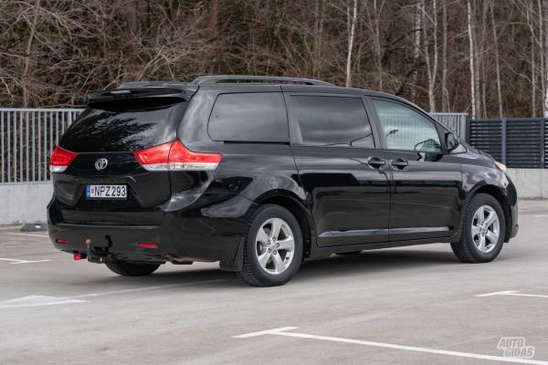 Melns Toyota Sienna 2014 Viļņa, ar dzinēja tilpumu 3.50 L un nobraukumu 235 tūkst. km par 13900 €, foto 4 vietnē AUTOMOTO.COM.LV