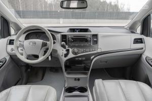 Melns Toyota Sienna 2014 Viļņa, ar dzinēja tilpumu 3.50 L un nobraukumu 235 tūkst. km par 13300 €, foto 5 vietnē AUTOMOTO.COM.LV