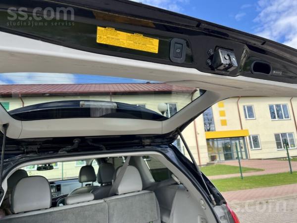 Black Toyota Sienna 2014 in Valmiera, with an engine capacity of 3.50 L and mileage of 170 thousand km for 12400 €, photo 7 on AUTOMOTO.COM.LV