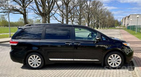 Black Toyota Sienna 2014 in Valmiera, with an engine capacity of 3.50 L and mileage of 170 thousand km for 12400 €, photo 9 on AUTOMOTO.COM.LV