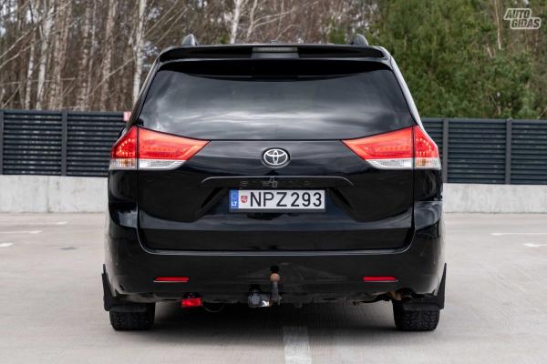 Black Toyota Sienna 2014 in Vilnius, with an engine capacity of 3.50 L and mileage of 235 thousand km for 13200 €, photo 5 on AUTOMOTO.COM.LV