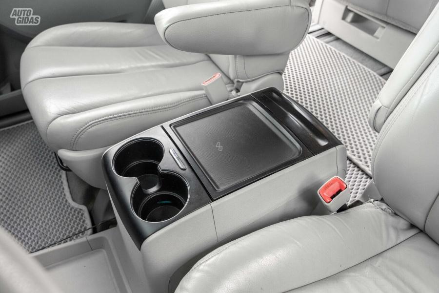 Black Toyota Sienna 2014 in Vilnius, with an engine capacity of 3.50 L and mileage of 235 thousand km for 13200 €, photo 11 on AUTOMOTO.COM.LV
