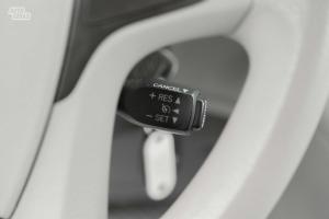 Black Toyota Sienna 2014 in Vilnius, with an engine capacity of 3.50 L and mileage of 235 thousand km for 13200 €, photo 14 on AUTOMOTO.COM.LV