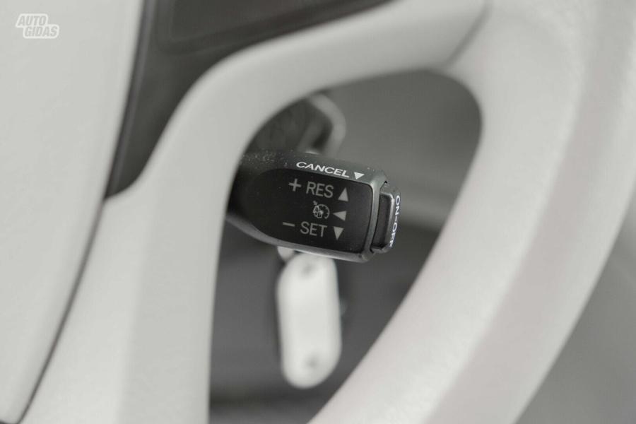 Black Toyota Sienna 2014 in Vilnius, with an engine capacity of 3.50 L and mileage of 235 thousand km for 13200 €, photo 14 on AUTOMOTO.COM.LV