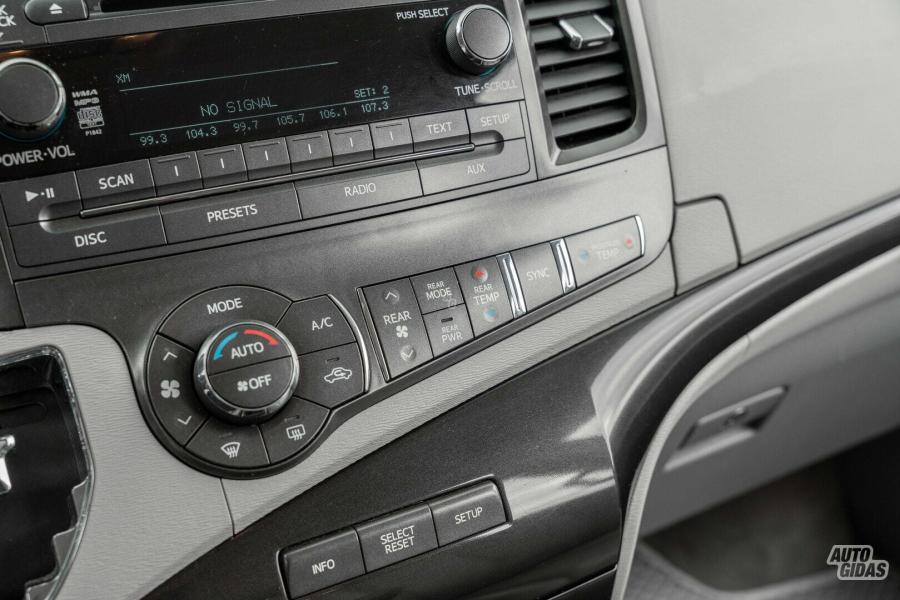 Black Toyota Sienna 2014 in Vilnius, with an engine capacity of 3.50 L and mileage of 235 thousand km for 13200 €, photo 15 on AUTOMOTO.COM.LV