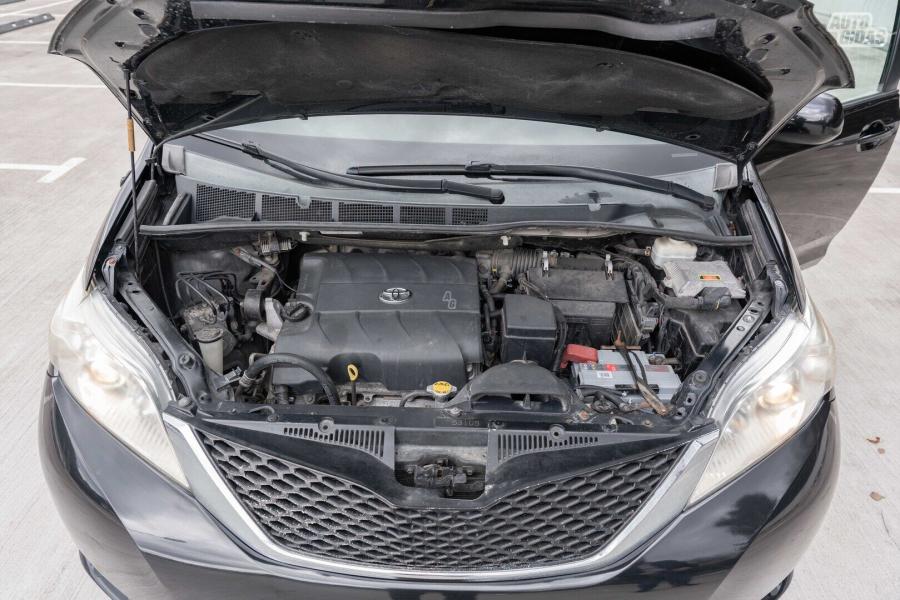 Black Toyota Sienna 2014 in Vilnius, with an engine capacity of 3.50 L and mileage of 235 thousand km for 13200 €, photo 19 on AUTOMOTO.COM.LV