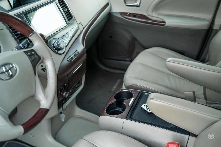Melns Toyota Sienna 2016 Klaipėda, ar dzinēja tilpumu 3.46 L un nobraukumu 192 tūkst. km par 18000 €, foto 18 vietnē AUTOMOTO.COM.LV