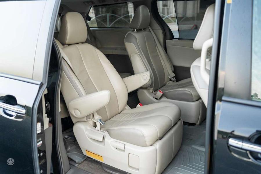 Melns Toyota Sienna 2016 Klaipėda, ar dzinēja tilpumu 3.46 L un nobraukumu 192 tūkst. km par 18000 €, foto 27 vietnē AUTOMOTO.COM.LV