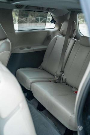 Melns Toyota Sienna 2016 Klaipėda, ar dzinēja tilpumu 3.46 L un nobraukumu 192 tūkst. km par 18000 €, foto 33 vietnē AUTOMOTO.COM.LV
