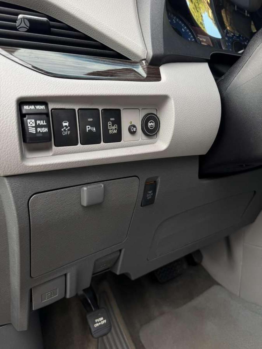 Melns Toyota Sienna 2016 Viļņa, ar dzinēja tilpumu 3.46 L un nobraukumu 228 tūkst. km par 13700 €, foto 9 vietnē AUTOMOTO.COM.LV