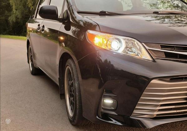 Toyota Sienna 2016 Viļņa vietnē Melns Toyota Sienna 2016 Viļņa, ar dzinēja tilpumu 3.46 L un nobraukumu 235 tūkst. km par 16400 €, foto 11 vietnē AUTOMOTO.COM.LV