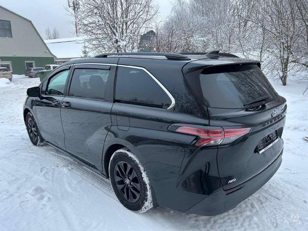 Melns Toyota Sienna 2022 Viļņa, ar dzinēja tilpumu 2.50 L un nobraukumu 305 tūkst. km par 29500 €, foto 3 vietnē AUTOMOTO.COM.LV