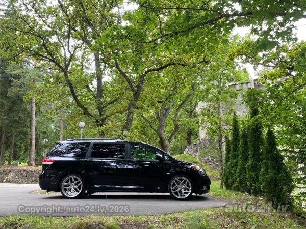 Black Toyota Sienna 2014 in Tallinn, with an engine capacity of 3.50 L and mileage of 185 thousand km for 15900 €, photo 7 on AUTOMOTO.COM.LV