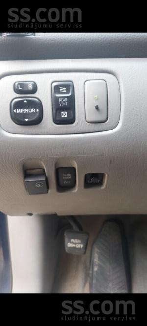 Zils Toyota Sienna 2004 Rīga, ar dzinēja tilpumu 3.30 L un nobraukumu 256 tūkst. km par 3800 €, foto 13 vietnē AUTOMOTO.COM.LV