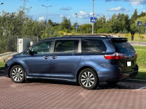 Zils Toyota Sienna 2018 Viļņa, ar dzinēja tilpumu 3.50 L un nobraukumu 250 tūkst. km par 19900 €, foto  vietnē AUTOMOTO.COM.LV