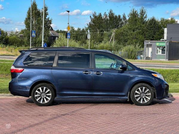 Toyota Sienna 2018 Viļņa vietnē Zils Toyota Sienna 2018 Viļņa, ar dzinēja tilpumu 3.50 L un nobraukumu 250 tūkst. km par 19990 €, foto 8 vietnē AUTOMOTO.COM.LV