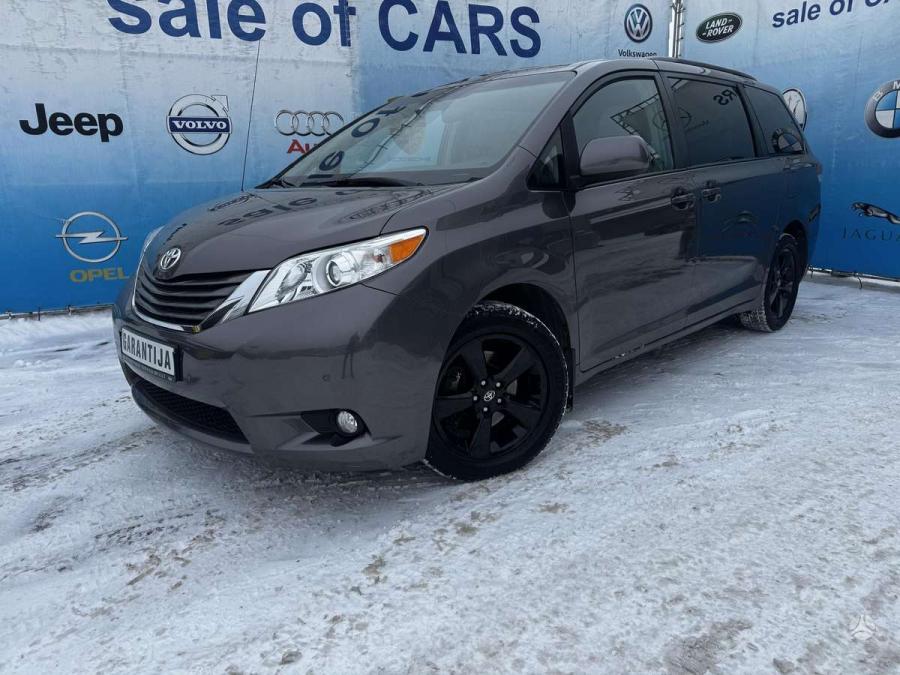 Brown Toyota Sienna 2014 in Siauliai, with an engine capacity of 3.46 L and mileage of 209 thousand km for 12900 €, photo 1 on AUTOMOTO.COM.LV