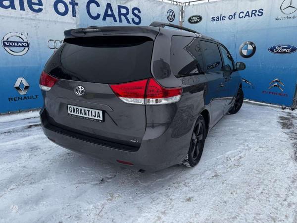 Brown Toyota Sienna 2014 in Siauliai, with an engine capacity of 3.46 L and mileage of 209 thousand km for 12900 €, photo 4 on AUTOMOTO.COM.LV