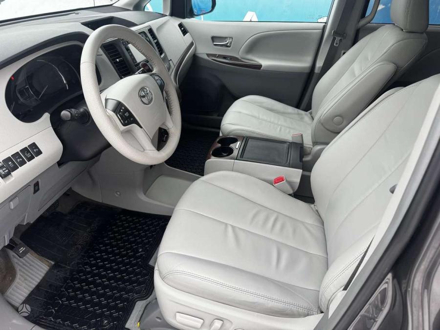 Brown Toyota Sienna 2014 in Siauliai, with an engine capacity of 3.46 L and mileage of 209 thousand km for 12900 €, photo 12 on AUTOMOTO.COM.LV