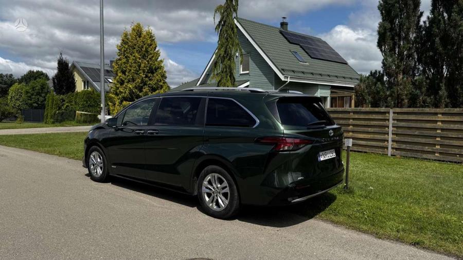 Green Toyota Sienna 2021 in Kaunas, with an engine capacity of 2.50 L and mileage of 170 thousand km for 35900 €, photo 4 on AUTOMOTO.COM.LV