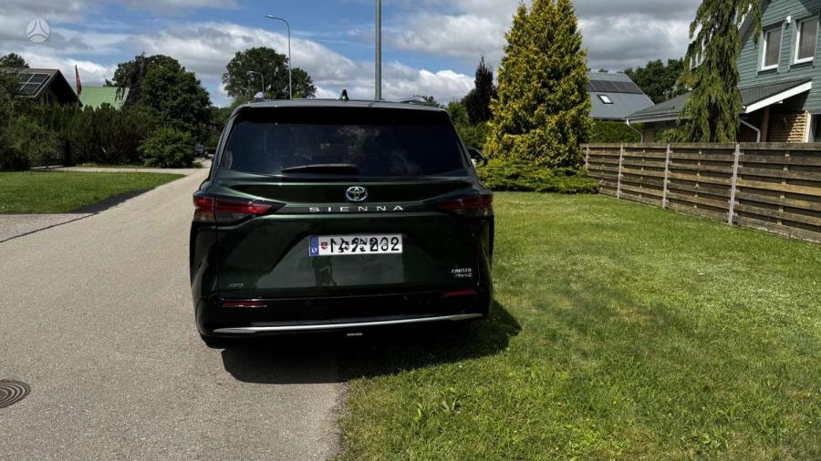 Green Toyota Sienna 2021 in Kaunas, with an engine capacity of 2.50 L and mileage of 170 thousand km for 35900 €, photo 5 on AUTOMOTO.COM.LV