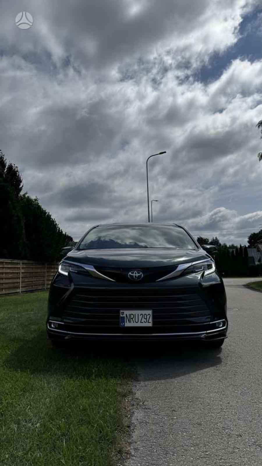 Green Toyota Sienna 2021 in Kaunas, with an engine capacity of 2.50 L and mileage of 170 thousand km for 35900 €, photo 7 on AUTOMOTO.COM.LV