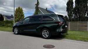 Green Toyota Sienna 2021 in Kaunas, with an engine capacity of 2.50 L and mileage of 170 thousand km for 35900 €, photo 8 on AUTOMOTO.COM.LV