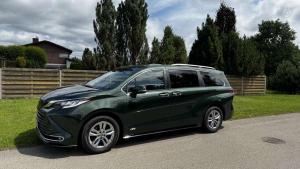 Green Toyota Sienna 2021 in Kaunas, with an engine capacity of 2.50 L and mileage of 170 thousand km for 35900 €, photo 9 on AUTOMOTO.COM.LV