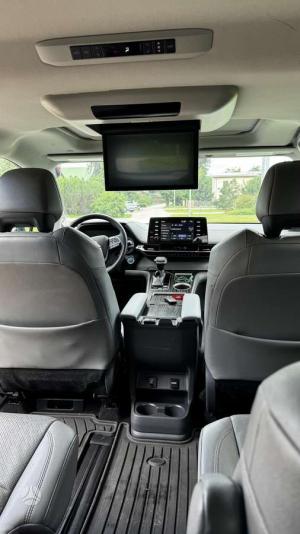 Green Toyota Sienna 2021 in Kaunas, with an engine capacity of 2.50 L and mileage of 170 thousand km for 35900 €, photo 15 on AUTOMOTO.COM.LV