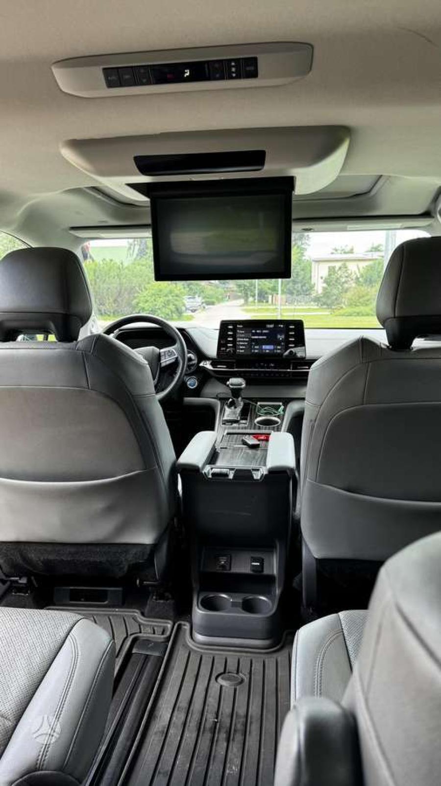 Green Toyota Sienna 2021 in Kaunas, with an engine capacity of 2.50 L and mileage of 170 thousand km for 35900 €, photo 15 on AUTOMOTO.COM.LV