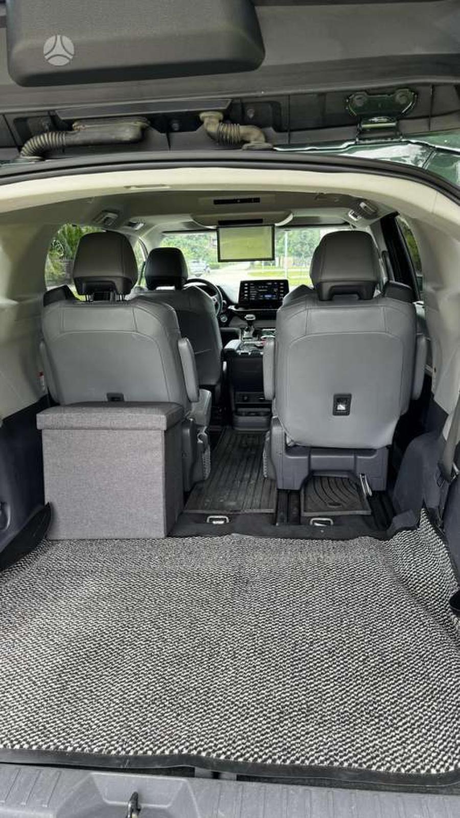 Green Toyota Sienna 2021 in Kaunas, with an engine capacity of 2.50 L and mileage of 170 thousand km for 35900 €, photo 18 on AUTOMOTO.COM.LV