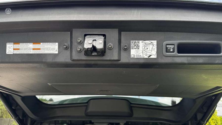 Green Toyota Sienna 2021 in Kaunas, with an engine capacity of 2.50 L and mileage of 170 thousand km for 35900 €, photo 22 on AUTOMOTO.COM.LV