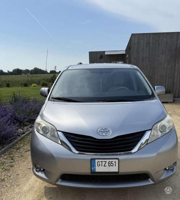 Grey Toyota Sienna 2011 in Sakiai, with an engine capacity of 3.46 L and mileage of 408 thousand km for 8500 €, photo 1 on AUTOMOTO.COM.LV