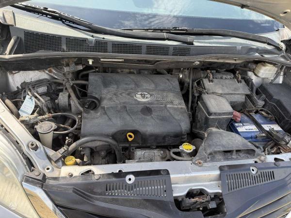 Grey Toyota Sienna 2011 in Sakiai, with an engine capacity of 3.46 L and mileage of 408 thousand km for 8500 €, photo 8 on AUTOMOTO.COM.LV