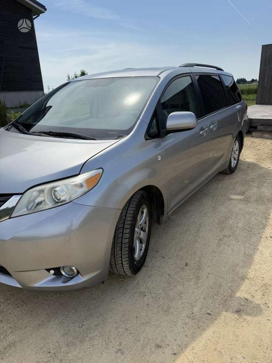 Grey Toyota Sienna 2011 in Sakiai, with an engine capacity of 3.46 L and mileage of 408 thousand km for 8500 €, photo 5 on AUTOMOTO.COM.LV