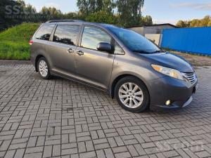 Pelēks Toyota Sienna 2011 Aizkraukle, ar dzinēja tilpumu 3.50 L un nobraukumu 193 tūkst. km par 8500 €, foto  vietnē AUTOMOTO.COM.LV