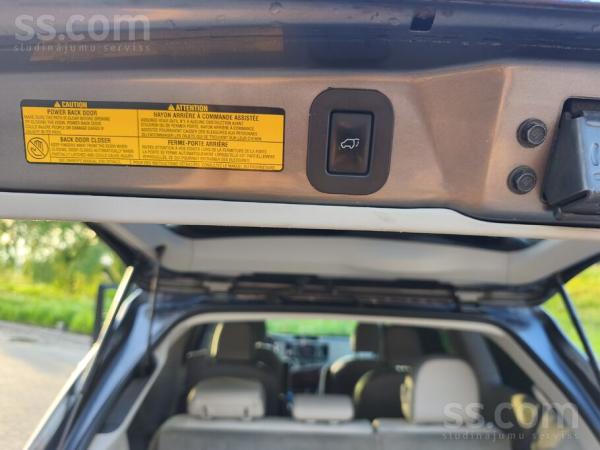 Pelēks Toyota Sienna 2011 Aizkraukle, ar dzinēja tilpumu 3.50 L un nobraukumu 193 tūkst. km par 8500 €, foto 4 vietnē AUTOMOTO.COM.LV