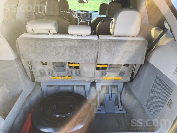 Pelēks Toyota Sienna 2011 Aizkraukle, ar dzinēja tilpumu 3.50 L un nobraukumu 193 tūkst. km par 8500 €, foto 7 vietnē AUTOMOTO.COM.LV