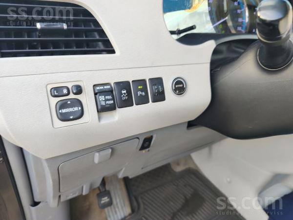 Pelēks Toyota Sienna 2011 Aizkraukle, ar dzinēja tilpumu 3.50 L un nobraukumu 193 tūkst. km par 8500 €, foto 9 vietnē AUTOMOTO.COM.LV