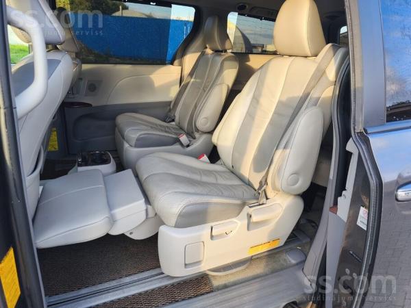 Pelēks Toyota Sienna 2011 Aizkraukle, ar dzinēja tilpumu 3.50 L un nobraukumu 193 tūkst. km par 8500 €, foto 11 vietnē AUTOMOTO.COM.LV