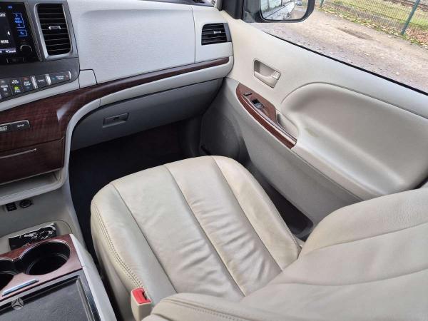 Grey Toyota Sienna 2013 in Siauliai, with an engine capacity of 3.50 L and mileage of 202 thousand km for 12800 €, photo 11 on AUTOMOTO.COM.LV