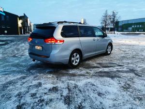 Grey Toyota Sienna 2013 in Siauliai, with an engine capacity of 3.50 L and mileage of 158 thousand km for 10500 €, photo 4 on AUTOMOTO.COM.LV