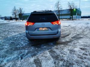 Grey Toyota Sienna 2013 in Siauliai, with an engine capacity of 3.50 L and mileage of 158 thousand km for 10500 €, photo 5 on AUTOMOTO.COM.LV