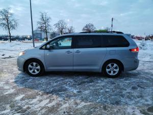 Grey Toyota Sienna 2013 in Siauliai, with an engine capacity of 3.50 L and mileage of 158 thousand km for 10500 €, photo 7 on AUTOMOTO.COM.LV