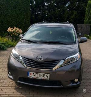 Pelēks Toyota Sienna 2013 Alīta, ar dzinēja tilpumu 3.46 L un nobraukumu 250 tūkst. km par 13200 €, foto  vietnē AUTOMOTO.COM.LV